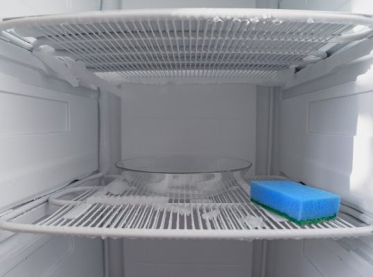 Metti una spugna in frigo: ecco il trucco che ha quasi del miracoloso ... Metti una spugna in frigo: ecco il trucco che ha quasi del miracoloso ...